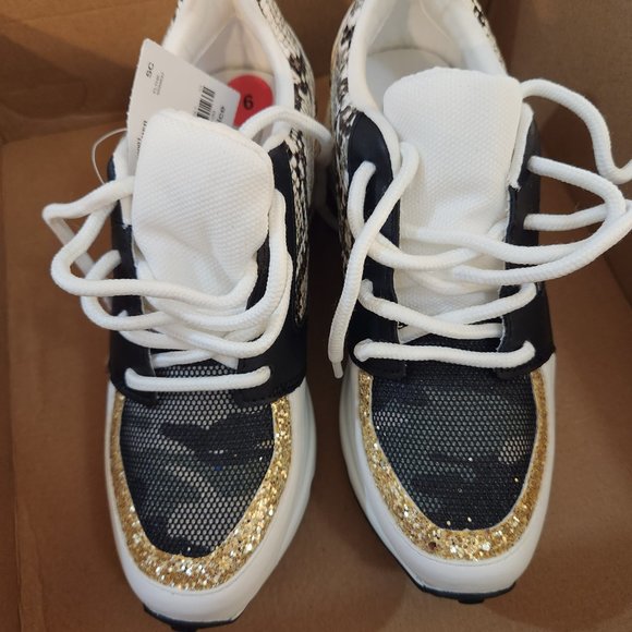 Steve Madden | Shoes | Steve Madden Size 6 Boomer Gold White | Poshmark